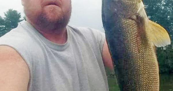 Angler releases 28-inch walleye | Sports | chetekalert.com