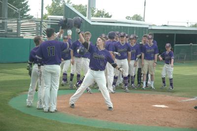 Fightin' Chicks win on Senior Night | Sports | chickashanews.com