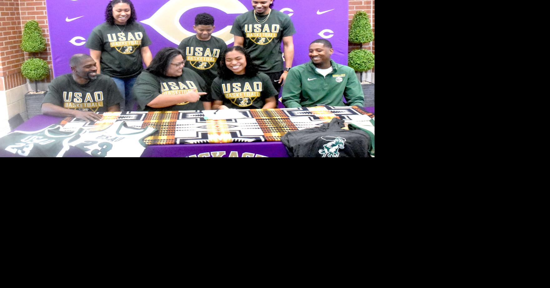 FAMILY TRADITION: Golightly to play basketball at college level ...