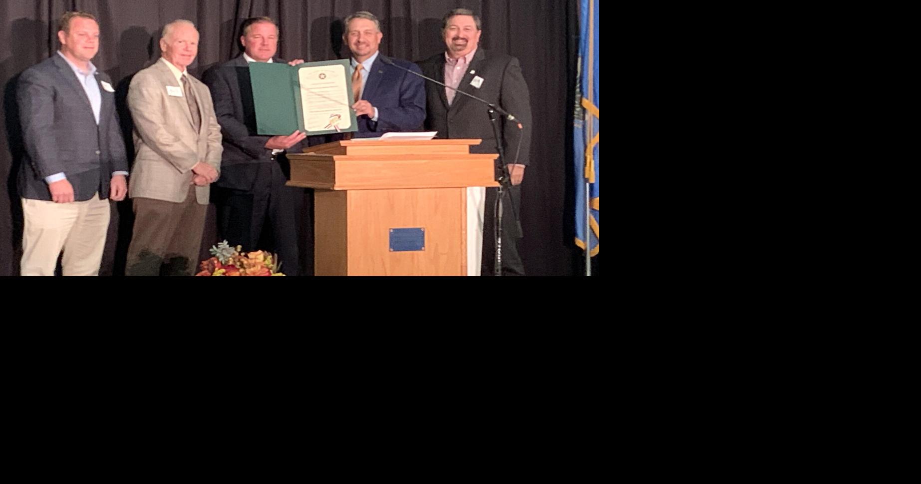 FNBT earns Community Leader Award from FHLB | Community | chickashanews.com