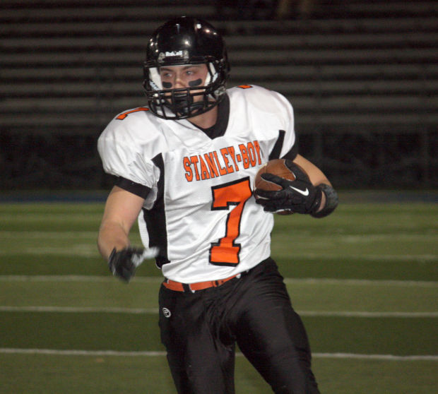 Stanley-Boyd football defeats Eau Claire Regis 18-3, wins Cloverbelt title