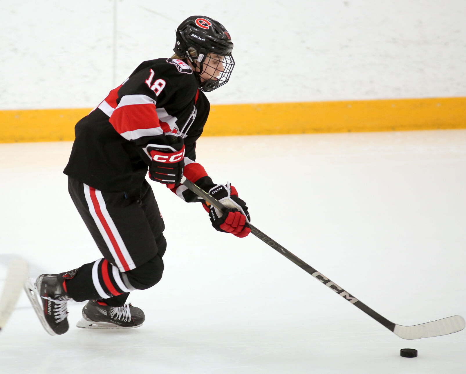 Eau Claire Memorial boys hockey outlasts Chippewa Falls
