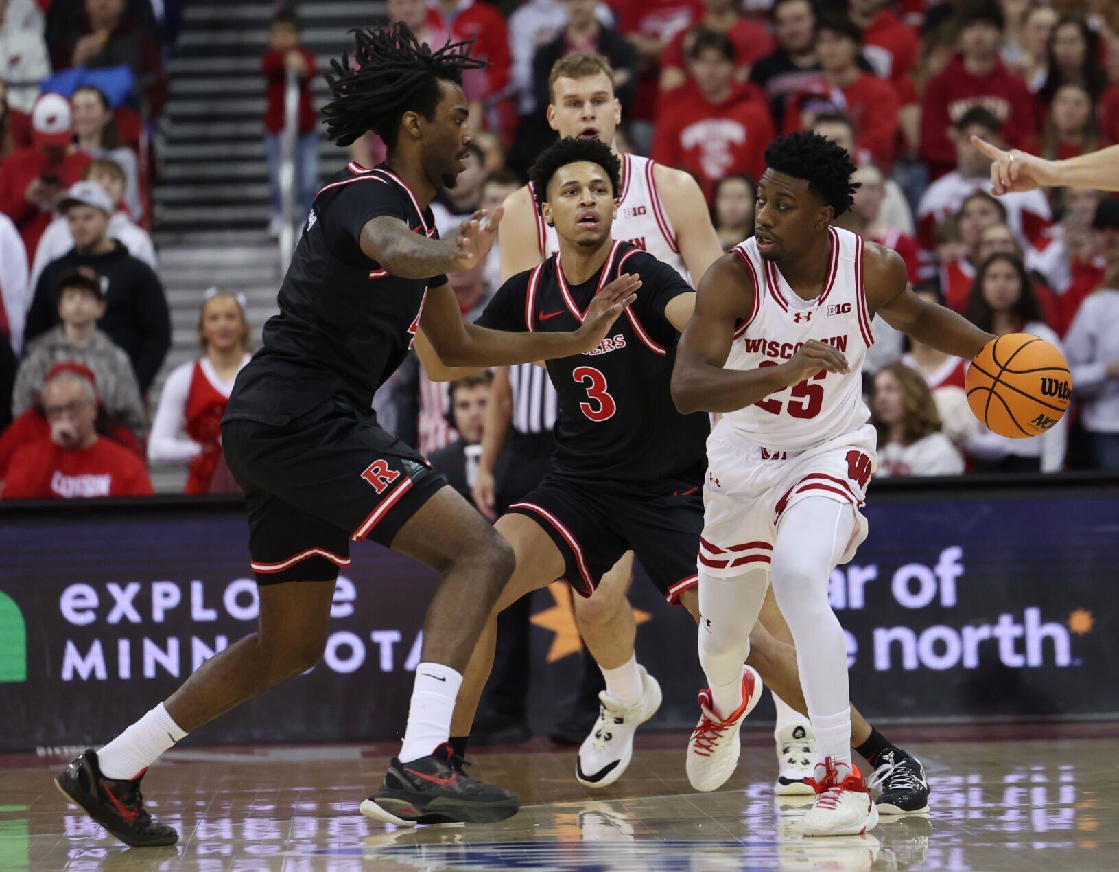 Wisconsin easily beats Penn State with strong effort