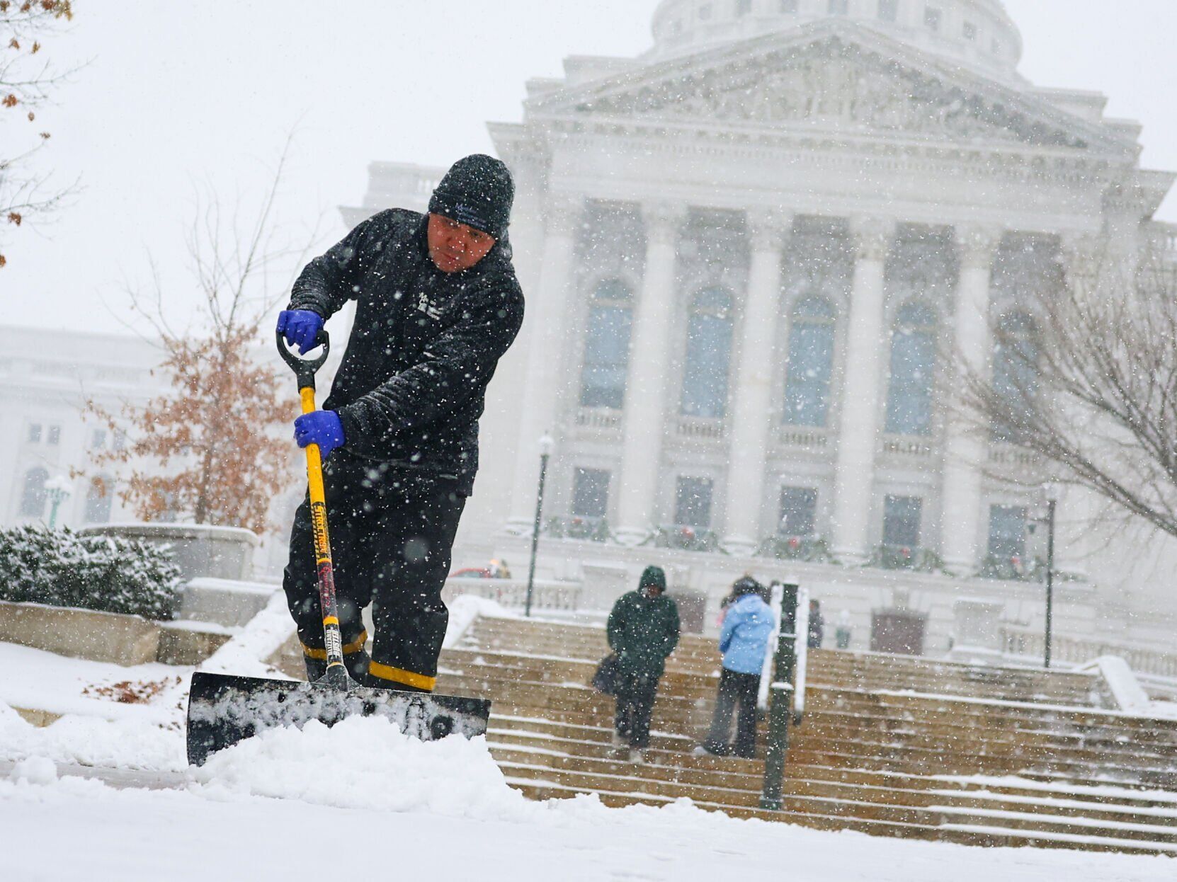 How much snow fell in Chippewa Falls in 24 hours?
