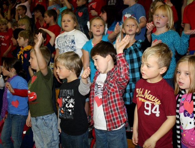 Cadott students salute veterans; Chippewa Falls honors vets' contributions