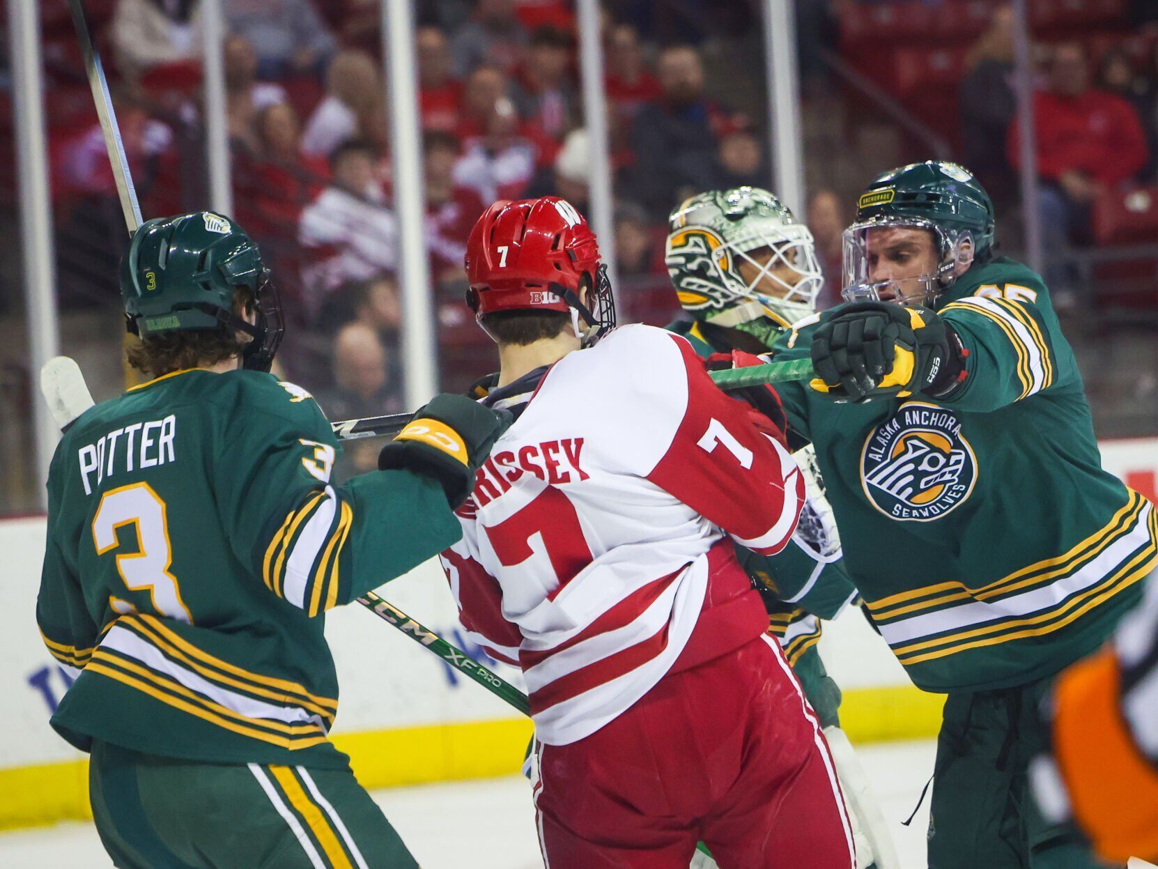 Polzin: Why Wisconsin men's hockey is a connected unit