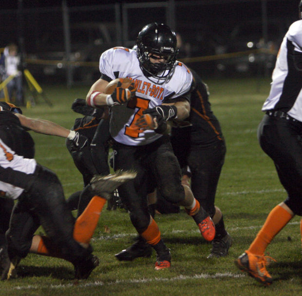 Stanley-Boyd football and Amherst collide in D5 state semifinal