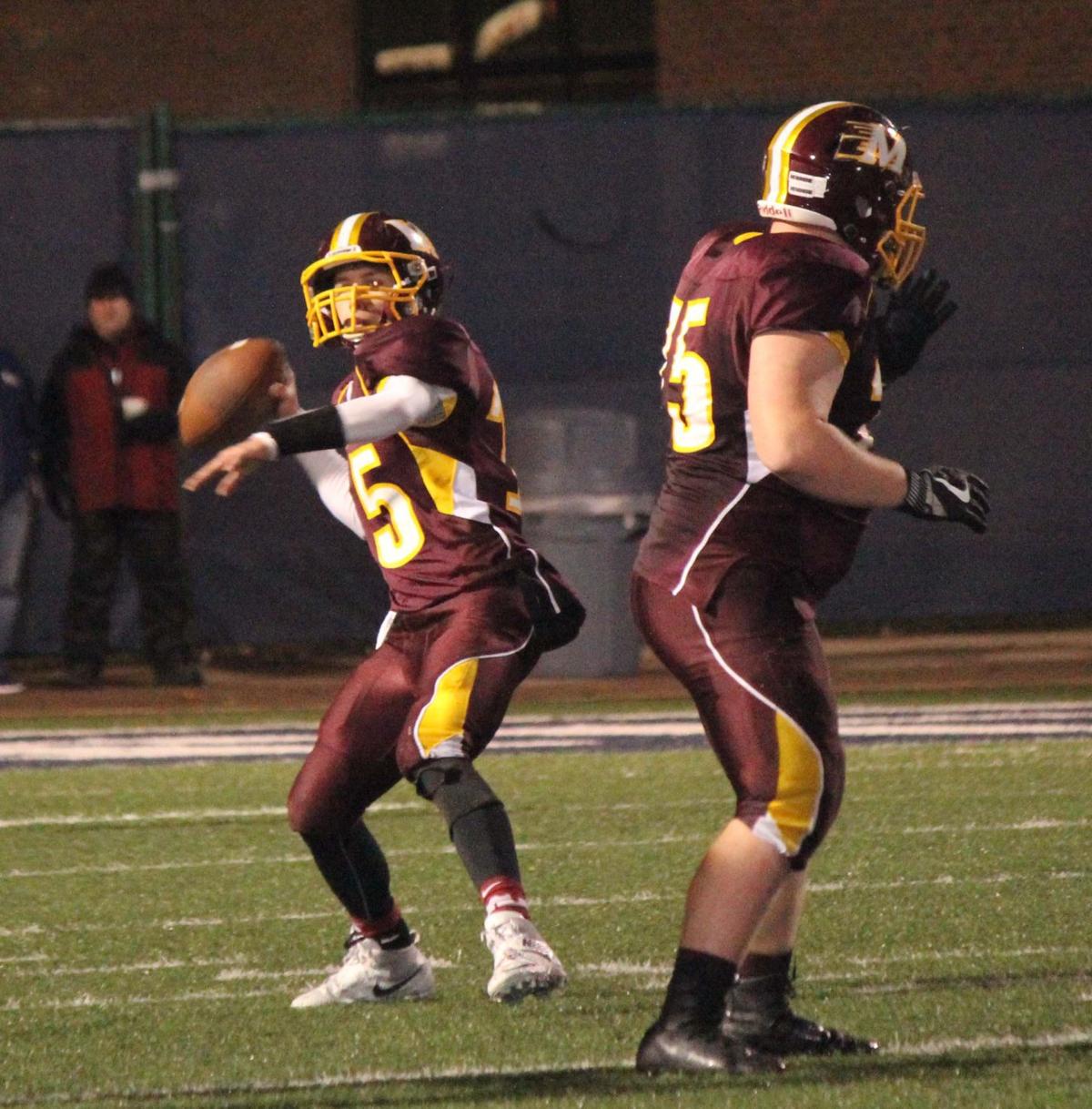 Menomonie football season ends with two-point loss to Green Bay SW ...