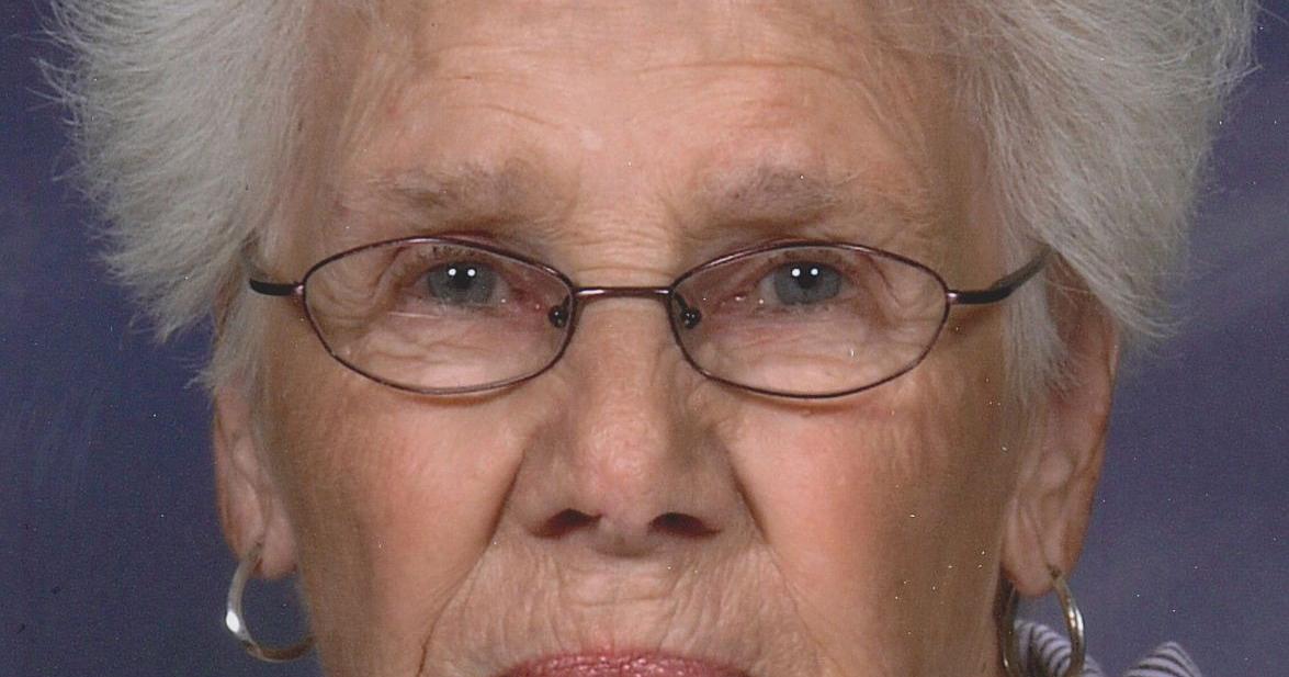 Phyllis J. Holt (Dennis)