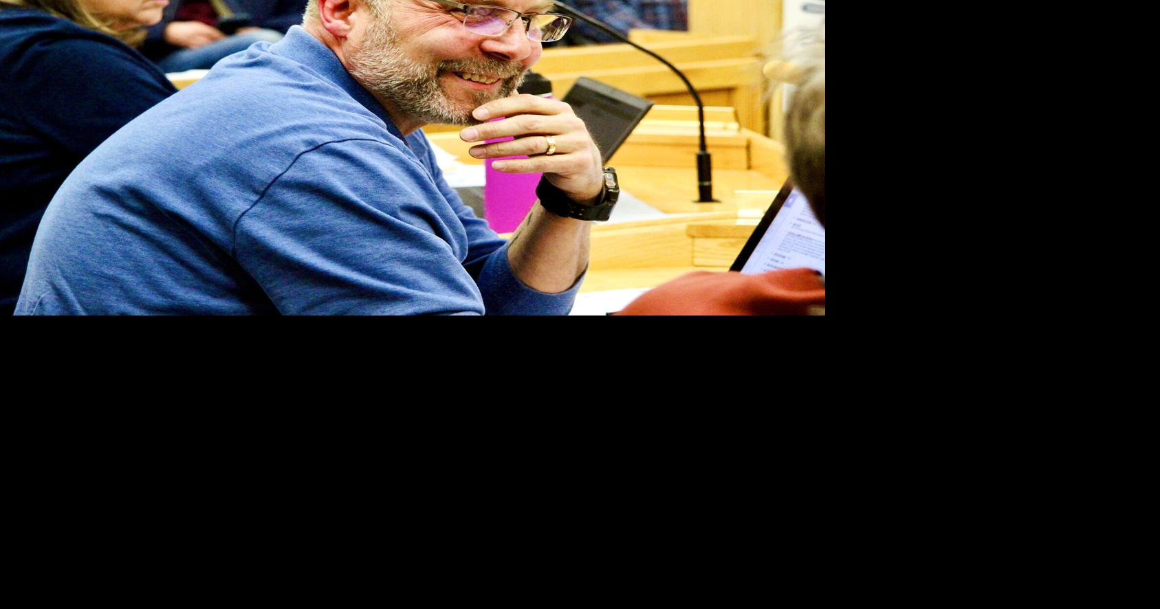 Greg Hoffman retires, Jason Hiess takes over as mayor