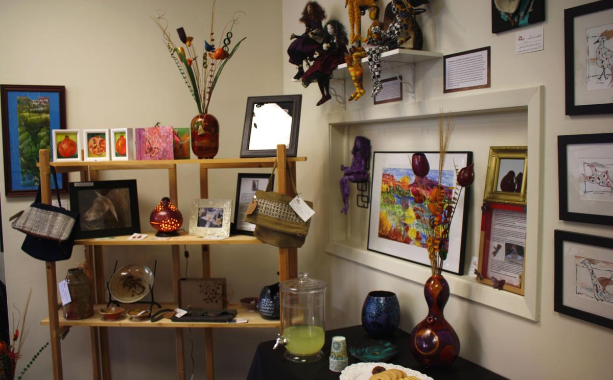 Valley Art Gallery holds featured artists night