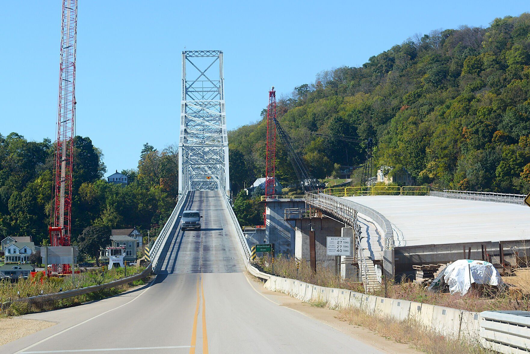 Black Hawk Bridge dropped into Mississippi River