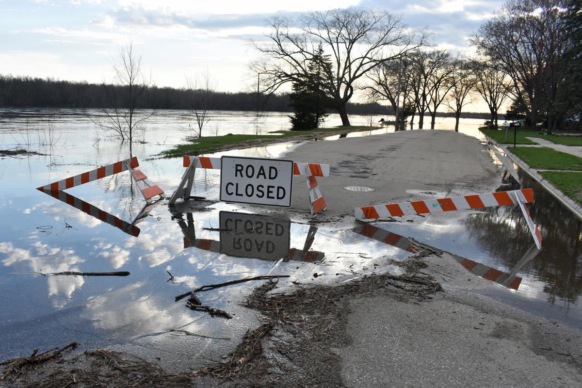 Wisconsin River receding as residents survey flooding damage in ...