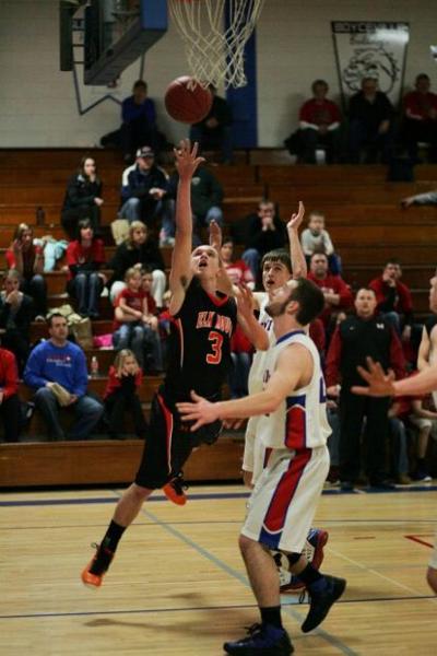 Mounders win squeaker over Mondovi