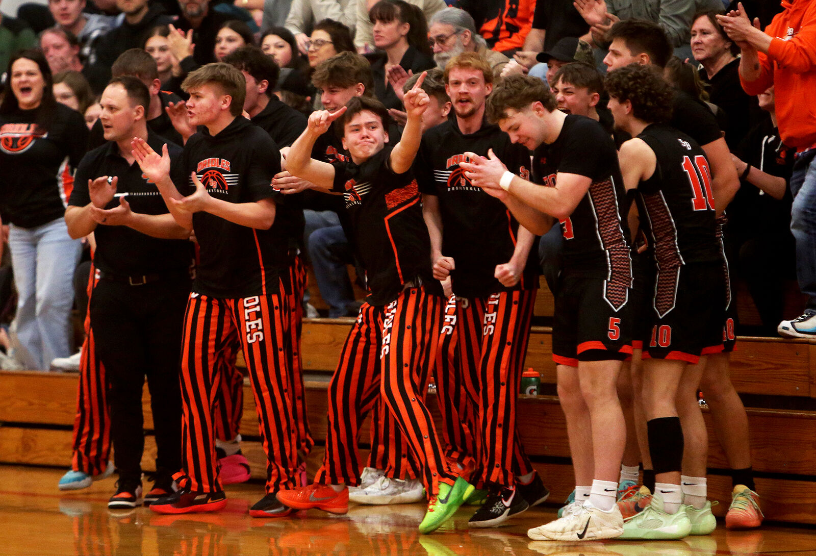 IN PHOTOS: Stanley-Boyd boys basketball rallies past Altoona