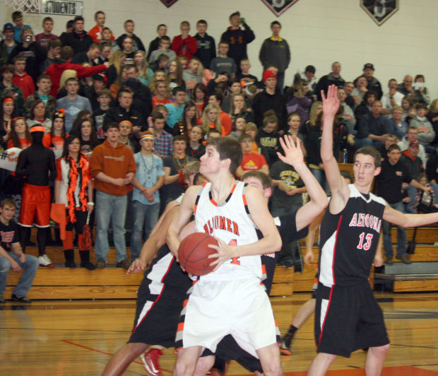 Bloomer boys survive against Altoona in opening round of playoffs, 52-46