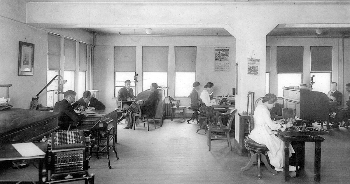 THE WAY IT WAS: Office workers, W.A. Roosevelt Co., 100 Block of S ...