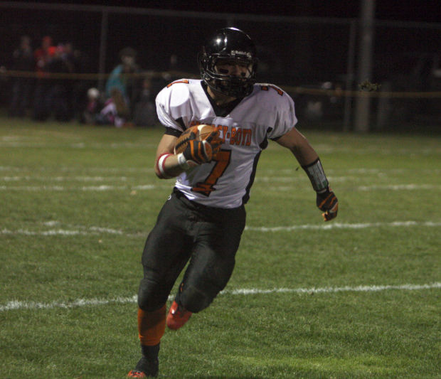 Stanley-Boyd football defeats Bloomer 28-3, advances in playoffs ...