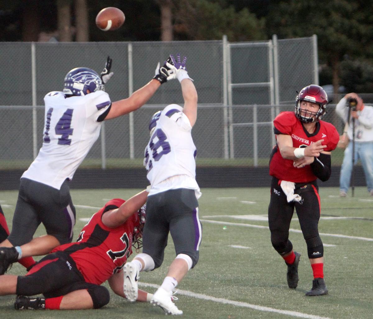 Prep Football: Eau Claire Memorial outlasts Chi-Hi in slugfest 24-14