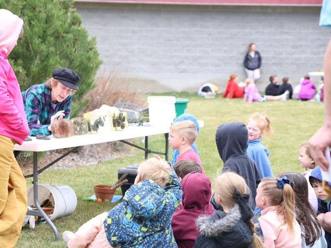 CES students learn about bear safety | News | choteauacantha.com