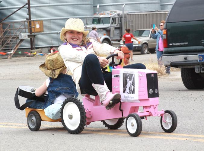 2015 Dutton Fun Days | | choteauacantha.com