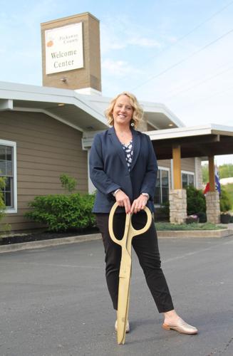 Elsea cuts ribbon on 17 years at chamber | News | circlevilleherald.com