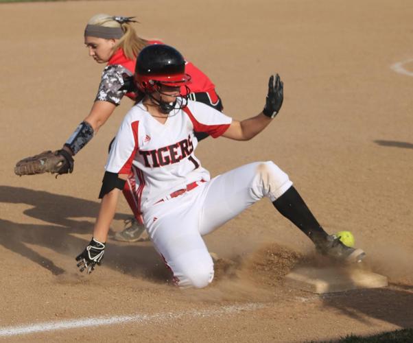 CHS softball holds off Logan Elm | Sports | circlevilleherald.com