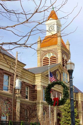 DBA working to improve downtown holiday display | News ...