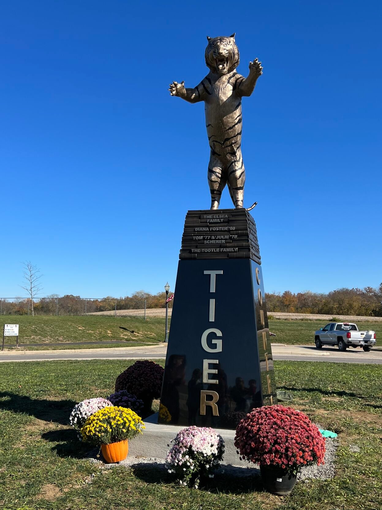 Tiger Statue Unveiled | Community | circlevilleherald.com