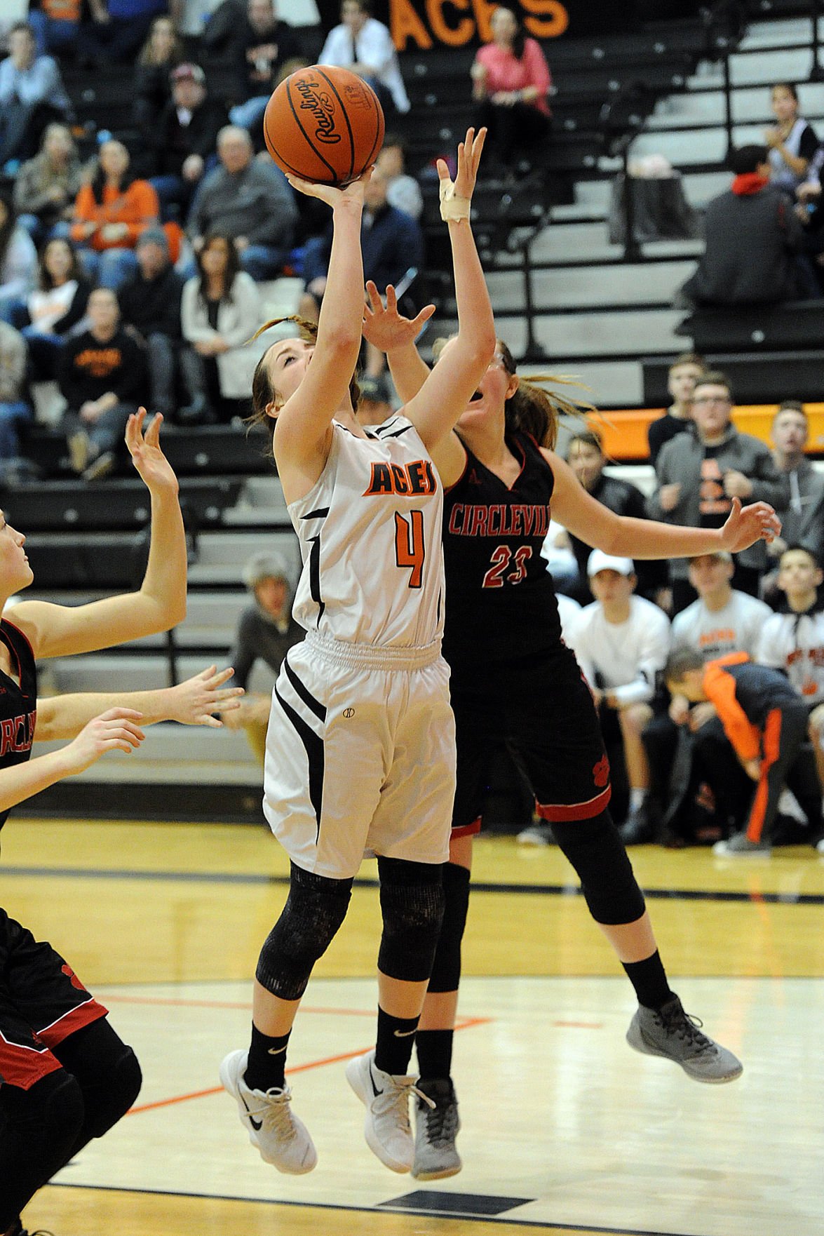 Aces grind out win over Tigers | Sports | circlevilleherald.com