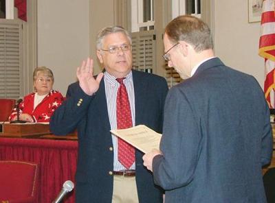 Logan sworn in to council | News | circlevilleherald.com