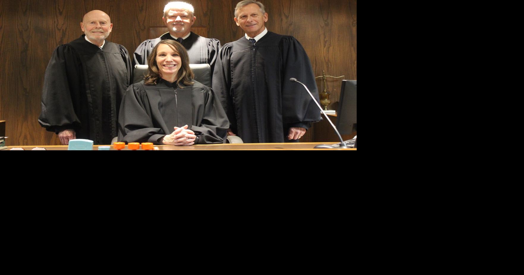 Peters sworn in as Municipal Court Judge | News | circlevilleherald.com