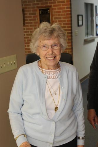 Esther Davis | Obituaries | circlevilleherald.com