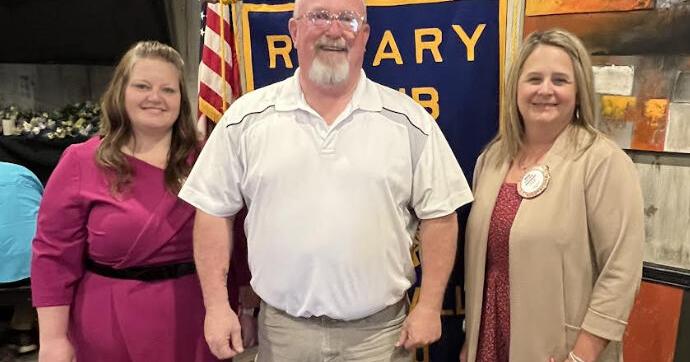 Crossroad's Wayne Gray speaks to Rotary about charter schools ...