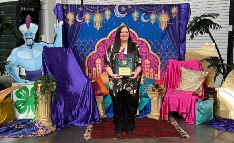 Lisa Hedrick named “Friend of 4-H” | News | circlevilleherald.com