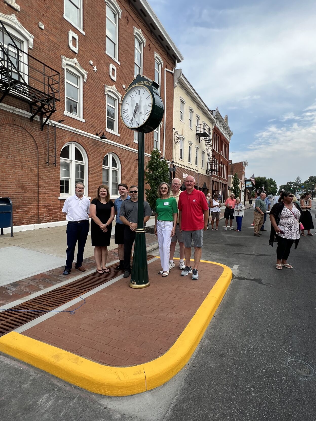 Circleville comes together for Town Clock and Gateway Sculpture ...