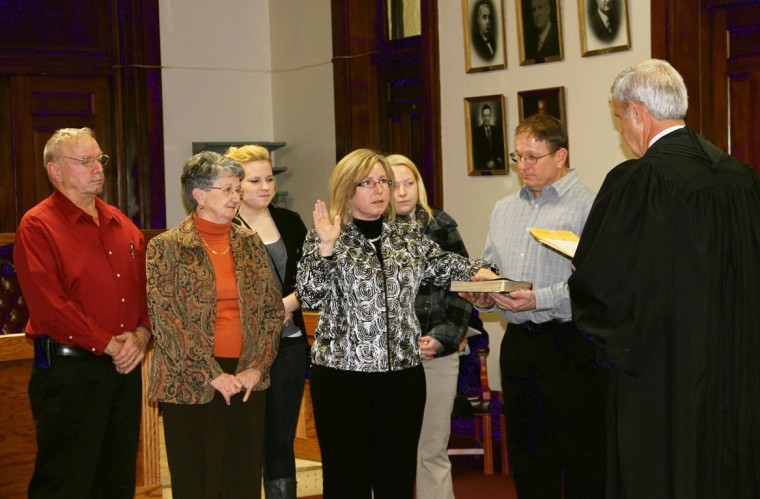 Elected officials take oath of office | News | circlevilleherald.com