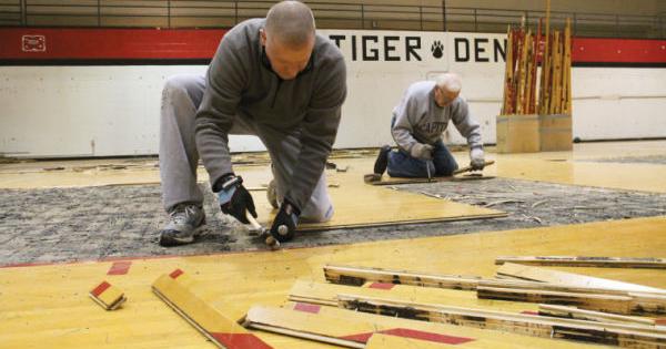Auction breathes new life into old CHS items | News | circlevilleherald.com