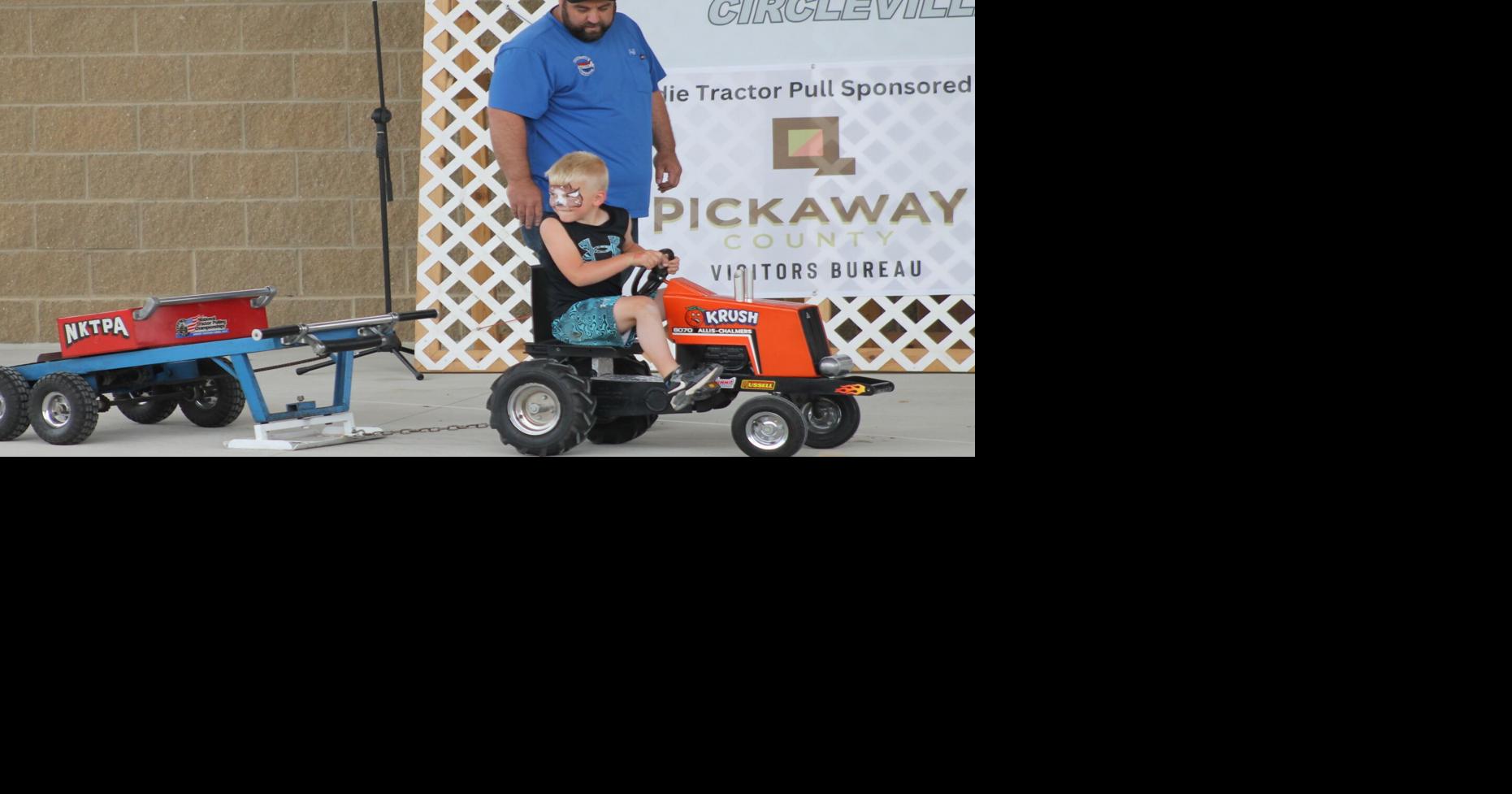 Tiny Tractors: Kids participate in mini tractor pull | Sports ...
