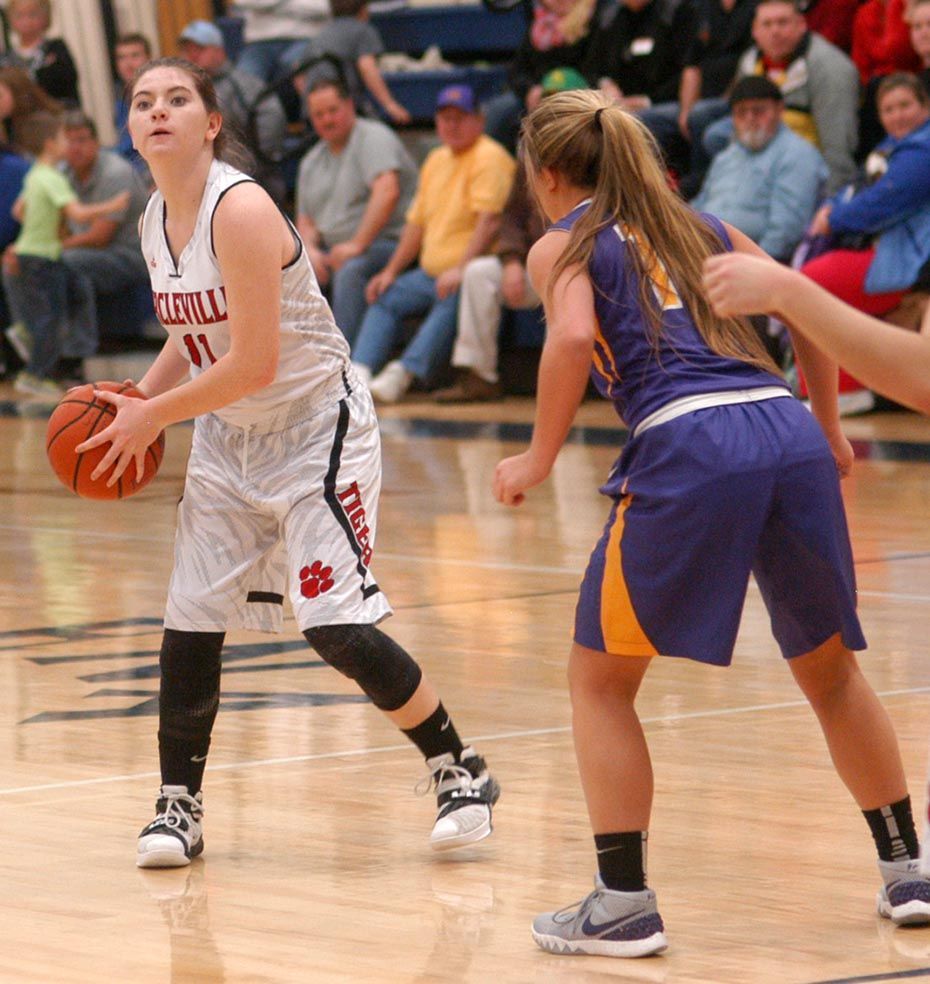 Tigers crank up defense to rout Shermans | Sports | circlevilleherald.com