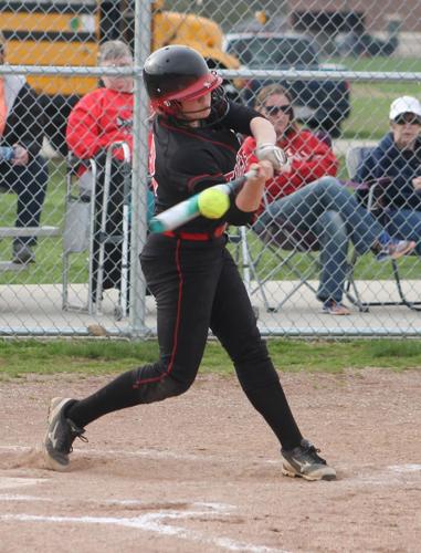 Tigers use key hits to edge Mustangs | Sports | circlevilleherald.com