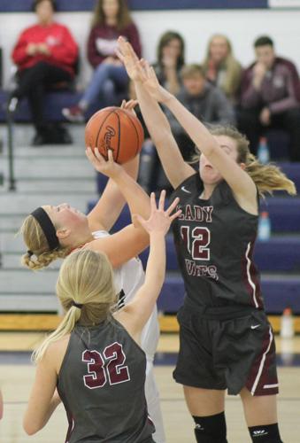 Vikings use numbers game to overwhelm Aces | Sports | circlevilleherald.com