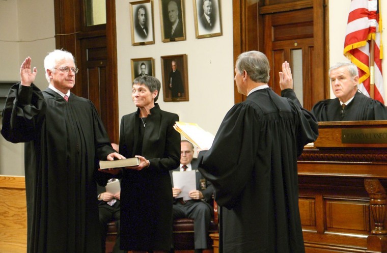Elected officials take oath of office | News | circlevilleherald.com