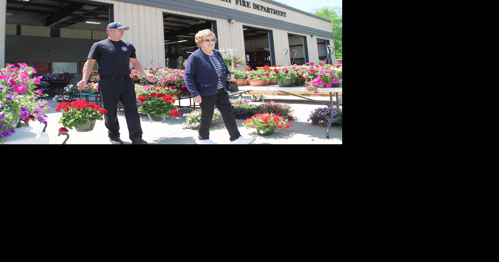 Firefighters and flowers | News | circlevilleherald.com