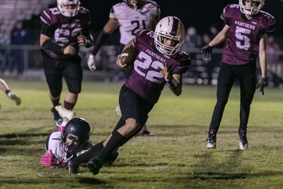 FOOTBALL: Flores, Valliere shine as Foyil mercy rules Gans to clinch ...