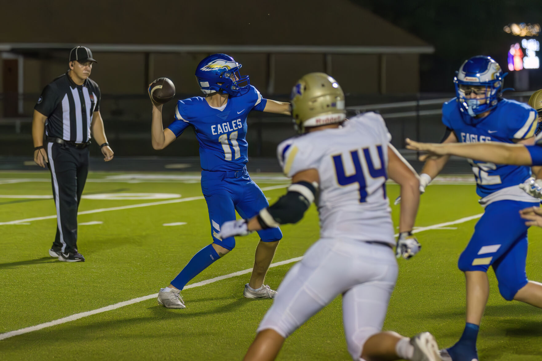 FOOTBALL: Sequoyah survives furious Vinita rally behind Gilbreath’s ...