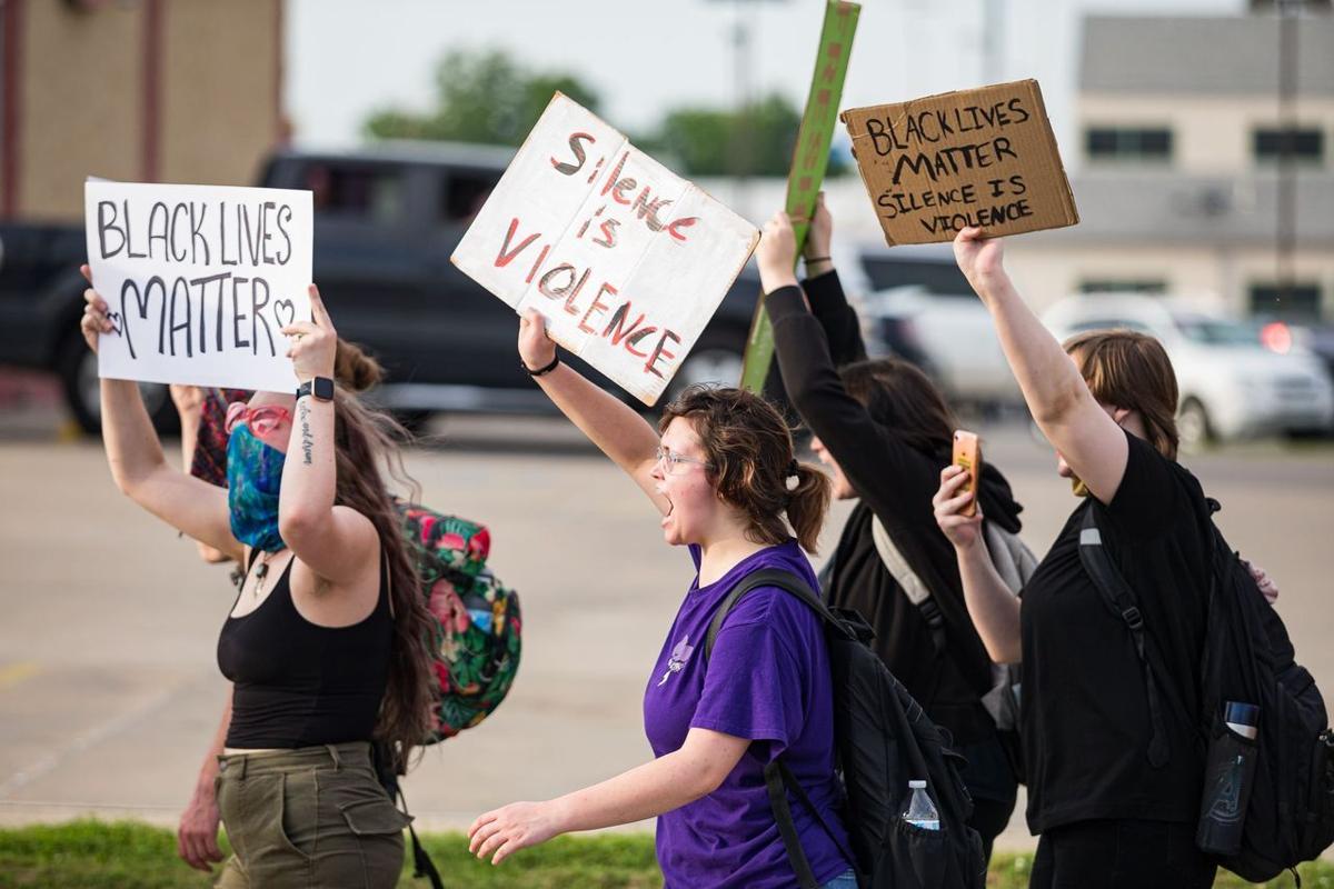"This is what community looks like:" Teen activist leads peaceful ...