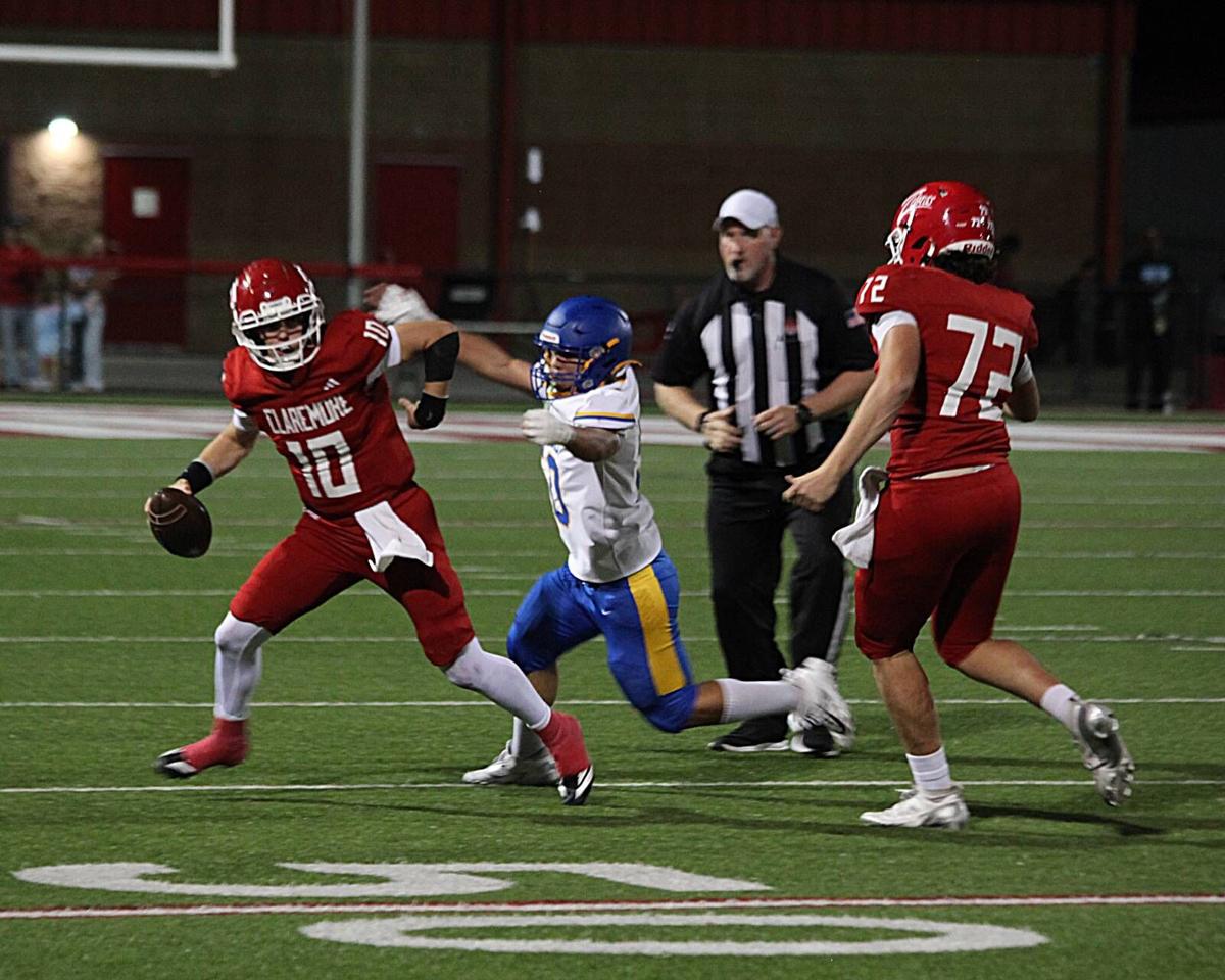 FOOTBALL: Claremore cruises into playoffs with shutout of Will Rogers ...