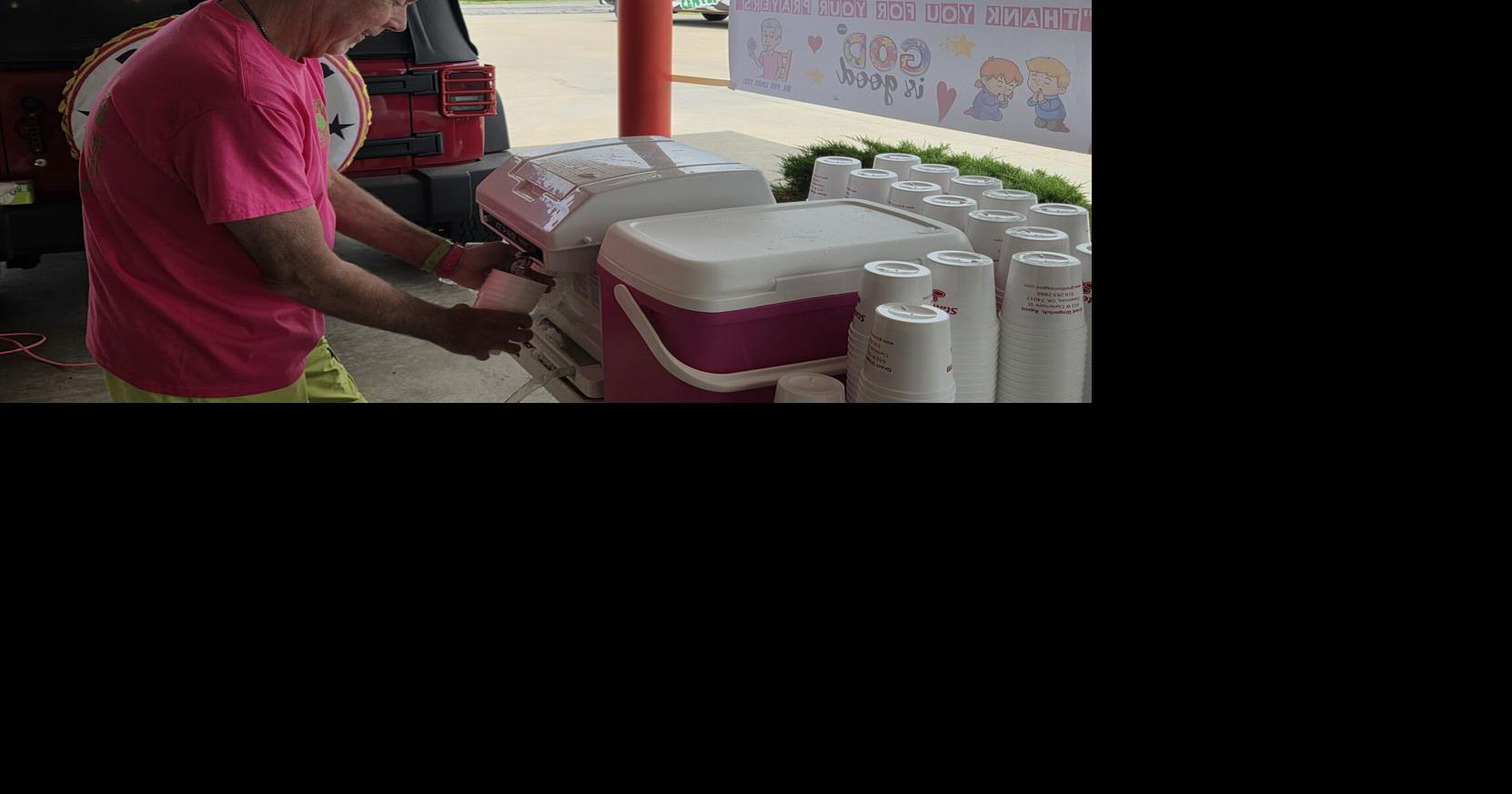 Phillip Eagleton serves snow cones and smiles | Community ...
