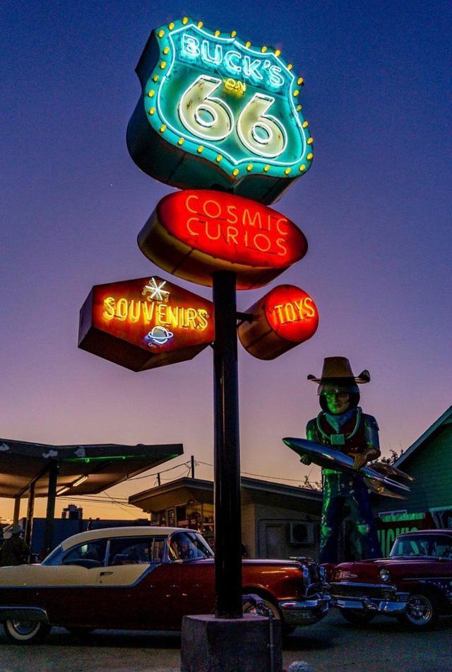 Route 66 roadside attraction turns lights on new neon sign during ...